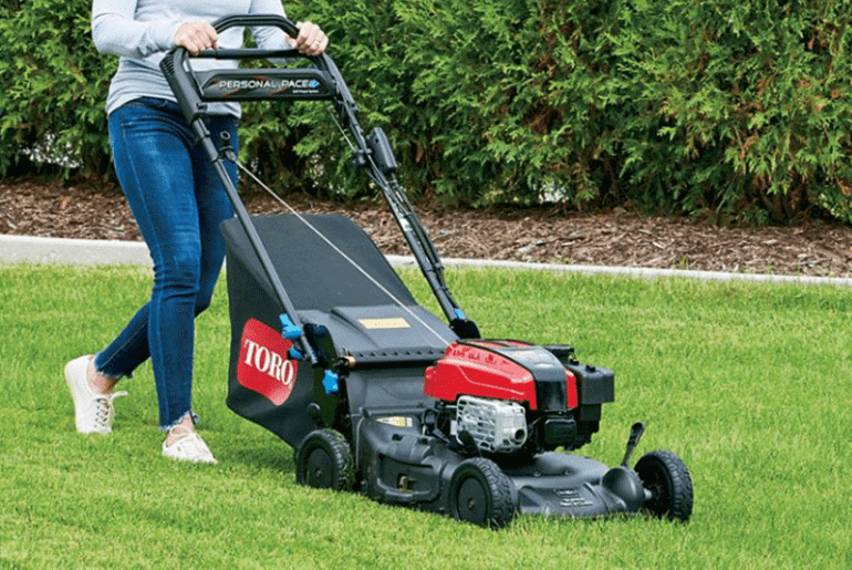 Toro Walk-Behind Mowers for 2020 (Review & Buyer’s Guide)